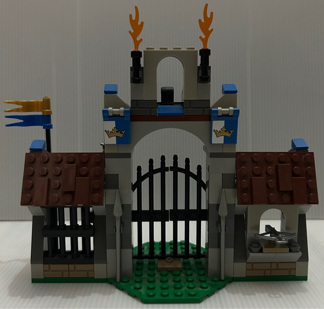 Brocken lego castle, Hobbies & Toys, Toys & Games on Carousell