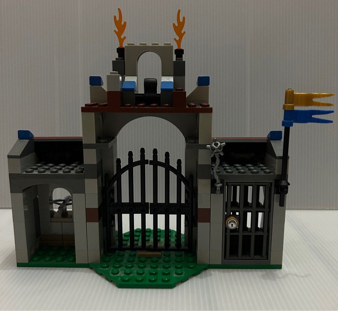 Brocken lego castle, Hobbies & Toys, Toys & Games on Carousell