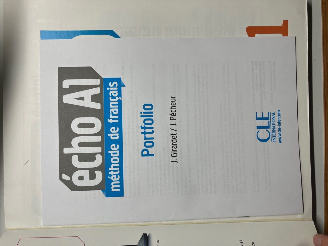 法文課本écho A1 2 édition, 興趣及遊戲, 書本及雜誌, 教科書與參考書在旋轉拍賣