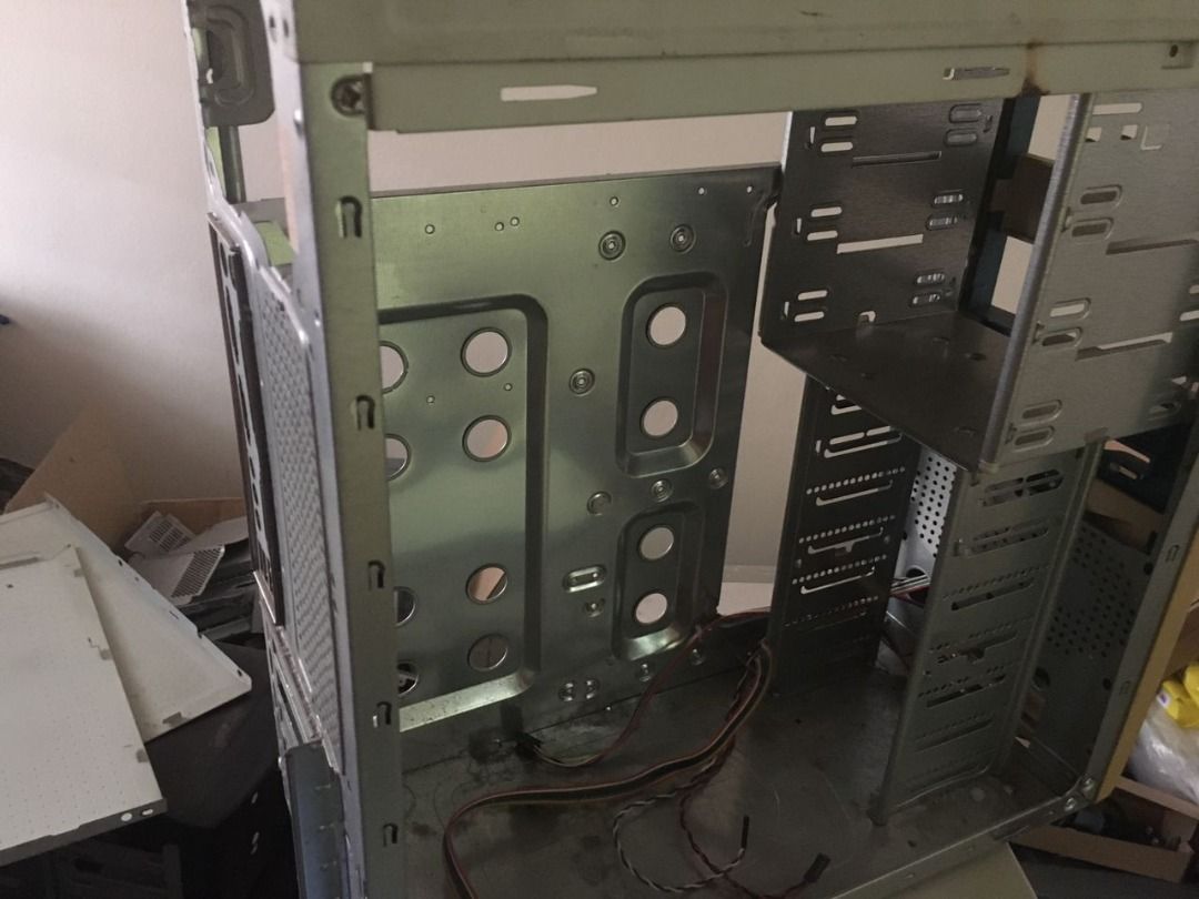 Computer Casing Platinum, Computers & Tech, Desktops on Carousell