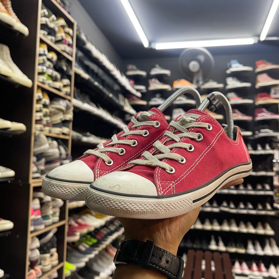 Converse Low Cut, Women's Fashion, Footwear, Sneakers on Carousell