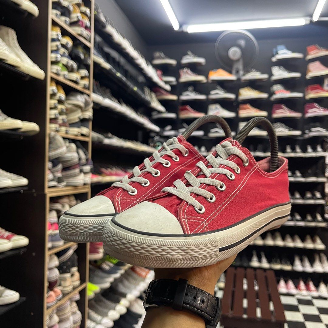 Converse Low Cut, Women's Fashion, Footwear, Sneakers on Carousell