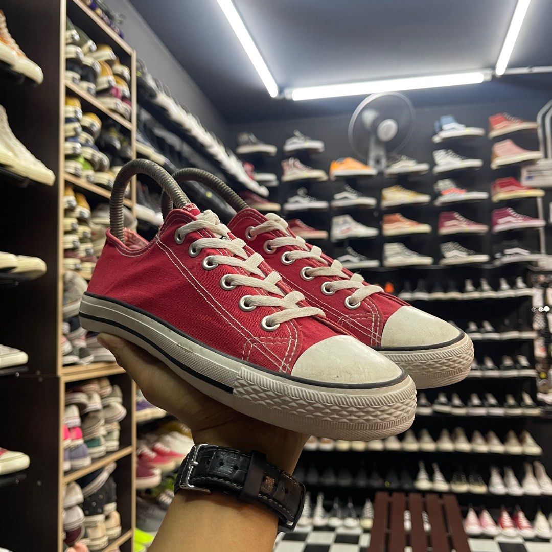 Converse Low Cut, Women's Fashion, Footwear, Sneakers on Carousell