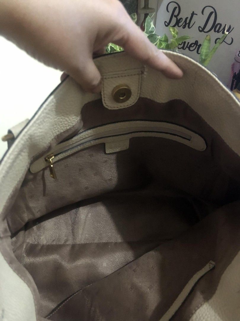 DAKS totebag, Women's Fashion, Bags & Wallets, Tote Bags on Carousell