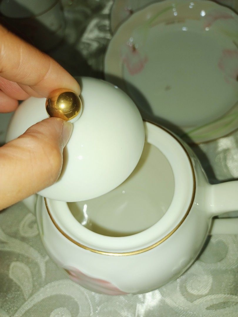 Hanae Mori Calla Lily Set, Furniture & Home Living, Kitchenware ...