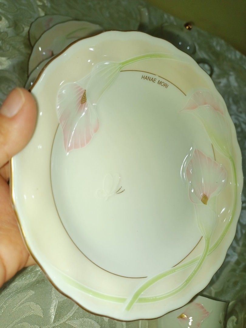 Hanae Mori Calla Lily Set, Furniture & Home Living, Kitchenware ...