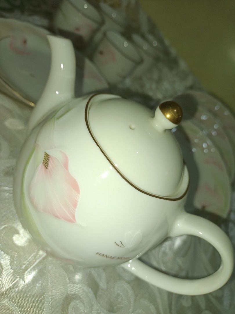 Hanae Mori Calla Lily Set, Furniture & Home Living, Kitchenware ...