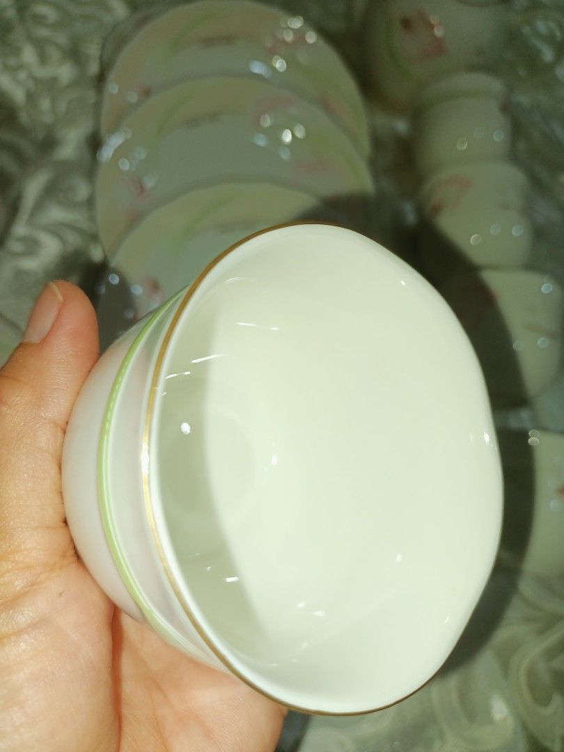 Hanae Mori Calla Lily Set, Furniture & Home Living, Kitchenware ...