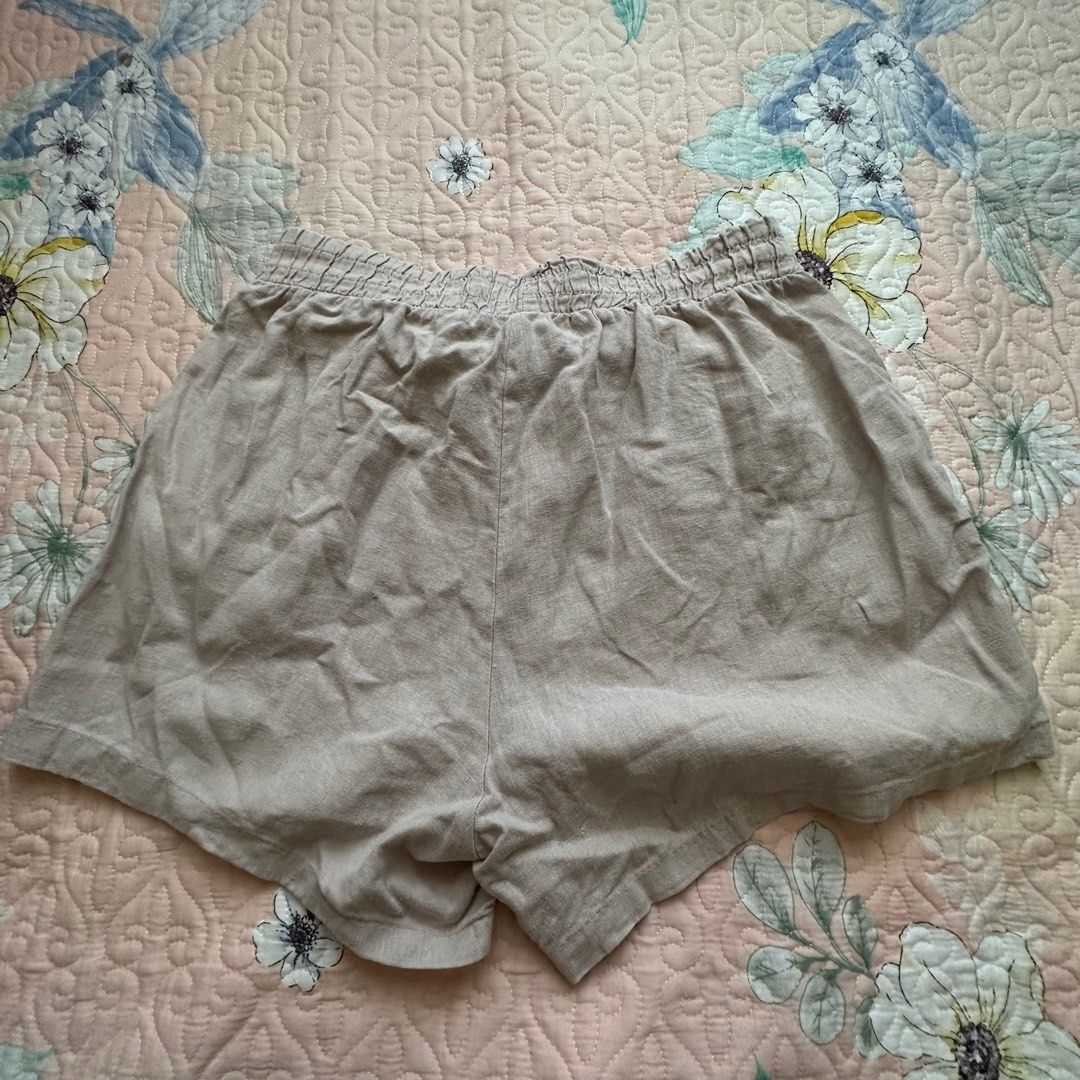 harmony havoc h + h shorts cream white on Carousell