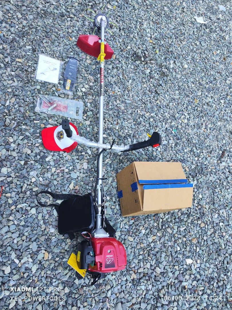 HONDA Grass cutter 4 Stroke GX-35, Furniture & Home Living, Gardening, Gardening Tools ...