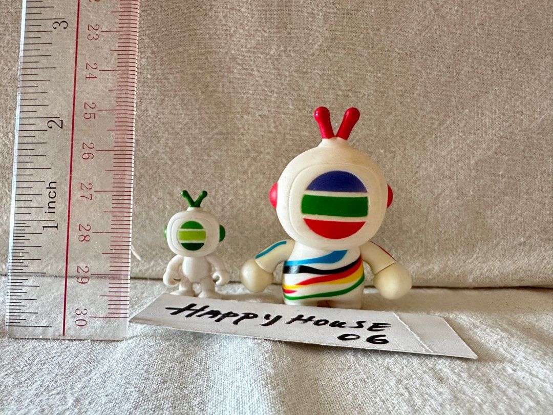 香港 無綫電視 無線電視 TVB 電視台 細公仔 兩件 Hong Kong TVB Icon two items (small snd very small item) TV buddy ...