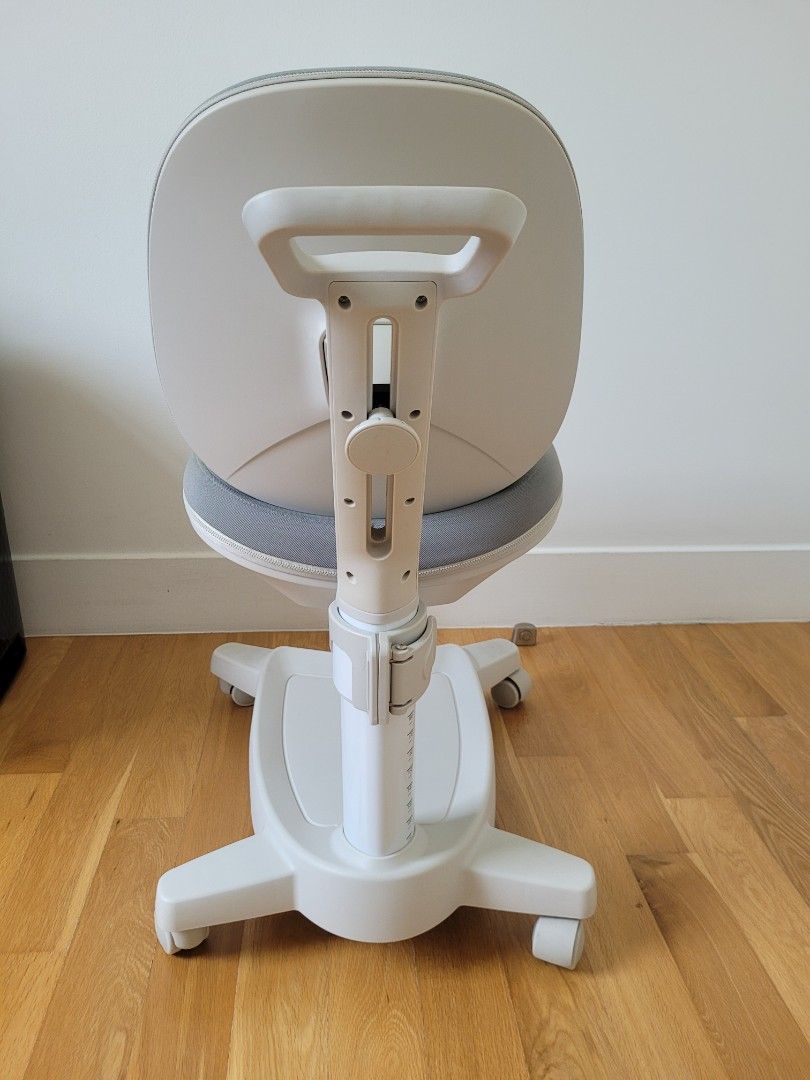 Impact ergonomic kids desk chair, Babies & Kids, Baby Nursery & Kids ...