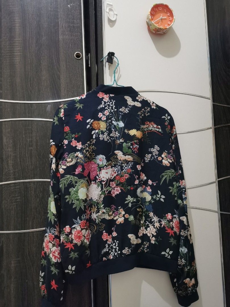 Jaket Flower bunga brand ZARA original on Carousell