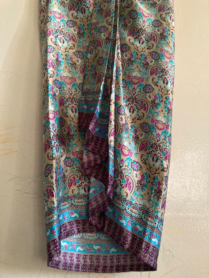 Kain pario style (bergetah), Women's Fashion, Muslimah Fashion, Bottoms ...