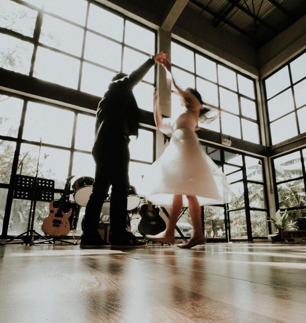 Karimadon White Midi Pre Nup Dress on Carousell