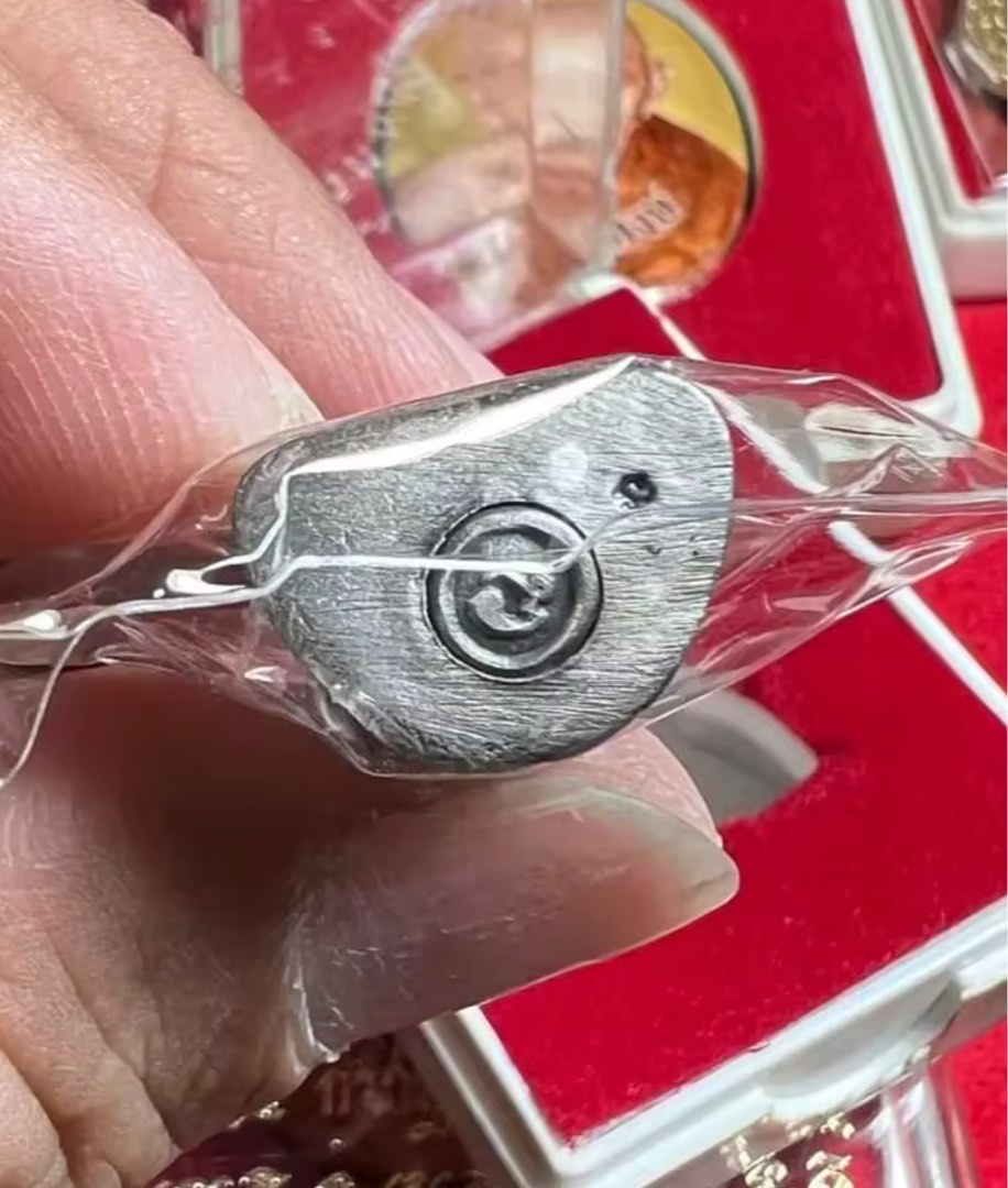 Lp hong amulet, Hobbies & Toys, Collectibles & Memorabilia, Religious ...