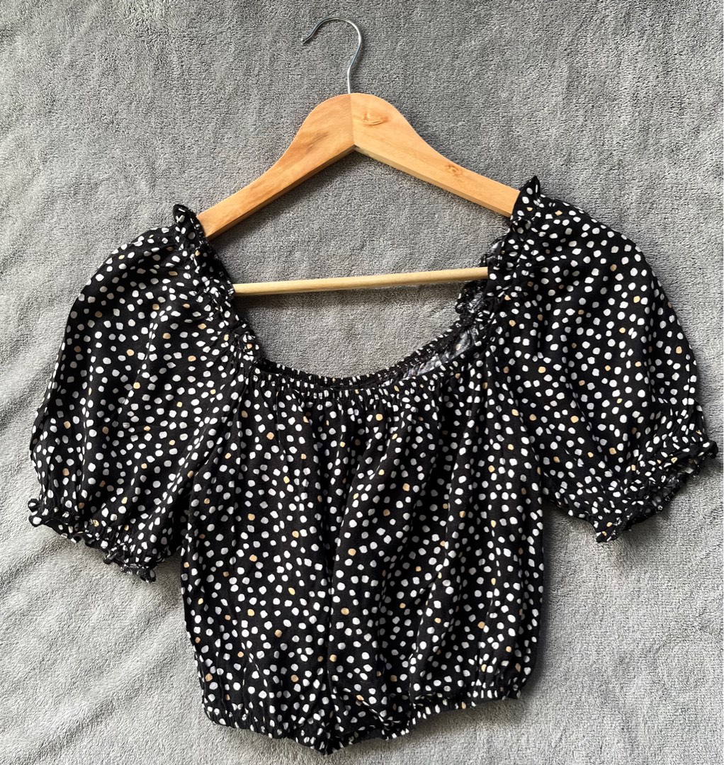 NEW LOOK CROP PUFF TOP, Women's Fashion, Tops, Blouses on Carousell