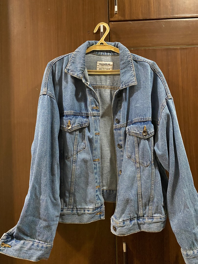 Pull & Bear Oversized Denim Jacket, Women's Fashion, Coats, Jackets and Outerwear on Carousell