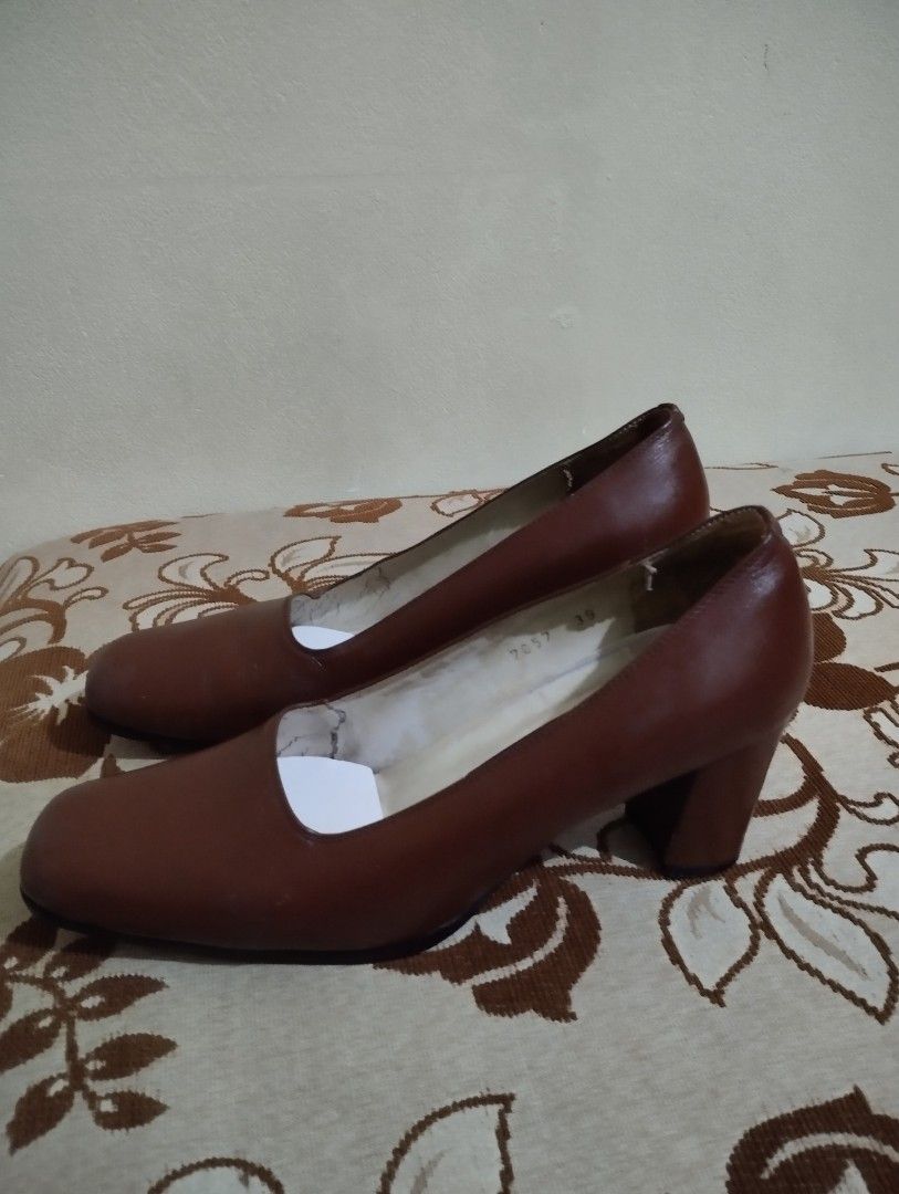 Sepatu Pantofel , High Heels , kulit asli , kantor , formal dll ...