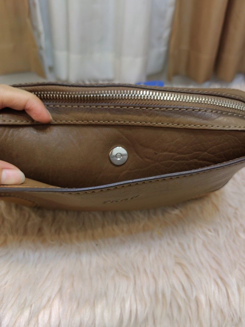 Skap clutch bag on Carousell