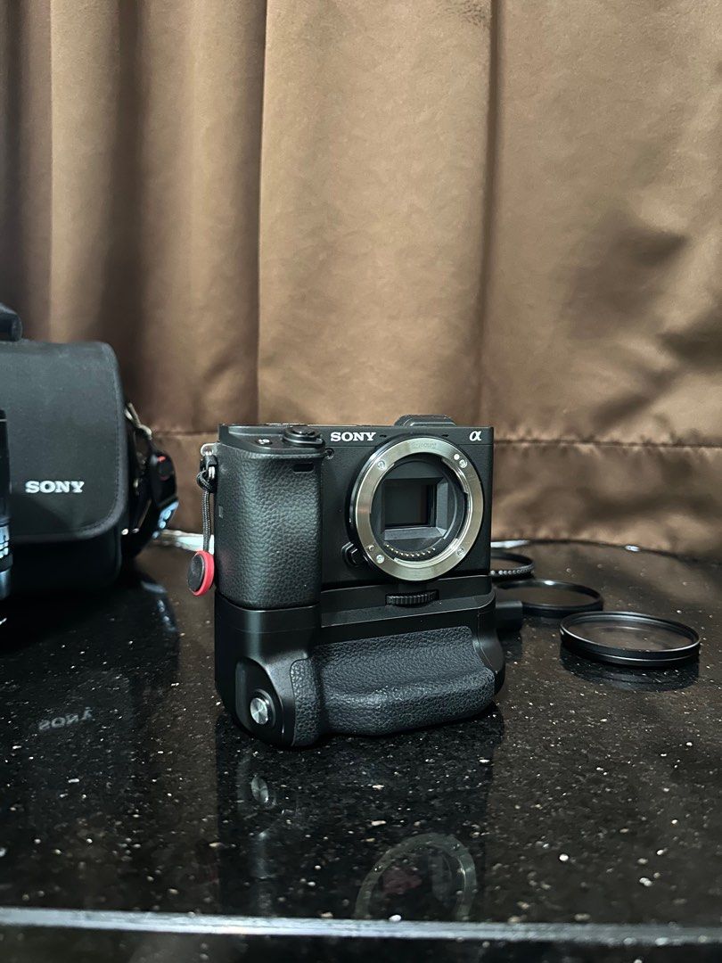 Sony A6400 mirrorless APSC (body), Photography, Cameras on Carousell