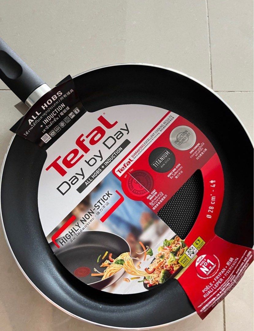 Tefal day by day Frying Pan 28cm, Furniture & Home Living, Kitchenware ...