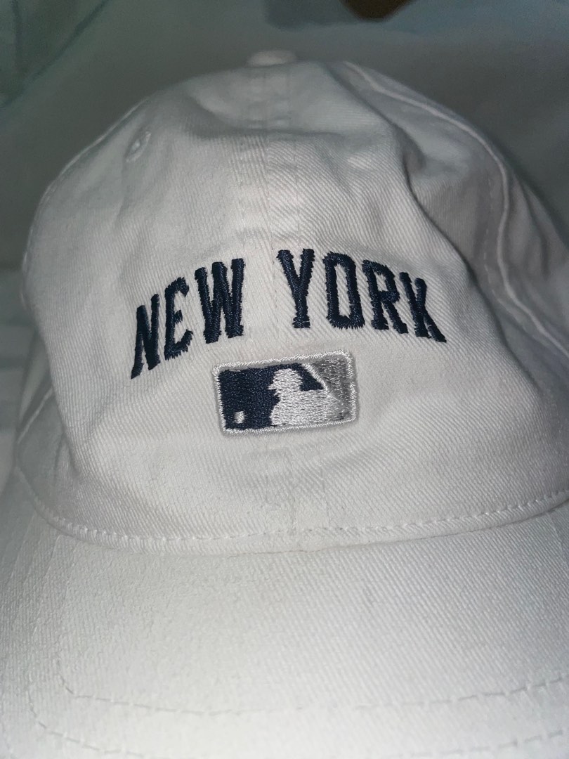 TOPI MLB NEW YORK PUTIH, Fesyen Pria, Aksesoris, Topi di Carousell
