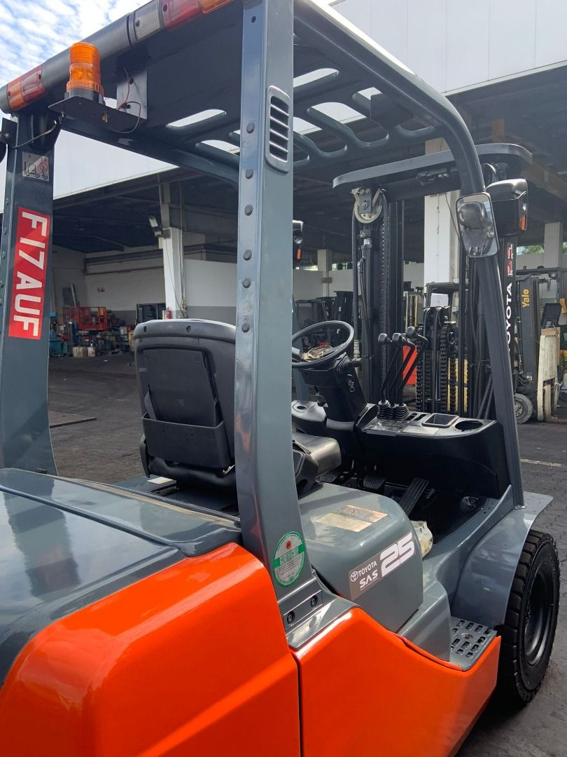 Toyota Diesel Forklift 8FD25, Cars, Other Vehicles on Carousell