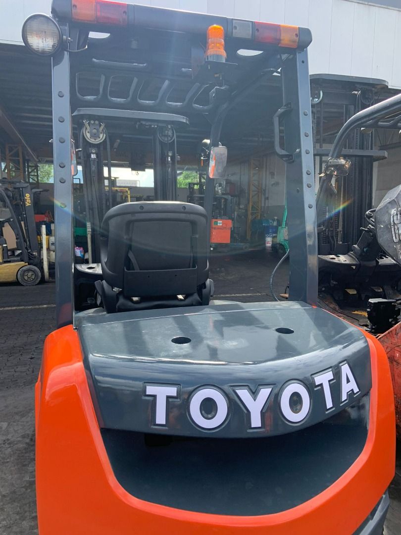 Toyota Diesel Forklift 8FD25, Cars, Other Vehicles on Carousell
