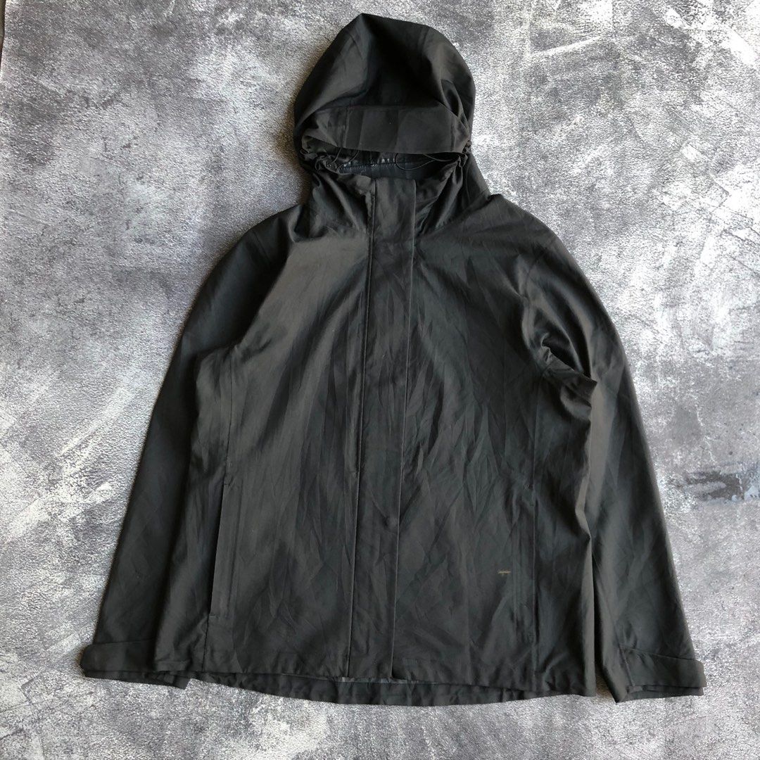 UNIQLO BLOCKTECH BLACK, Fesyen Pria, Pakaian , Baju Luaran di Carousell