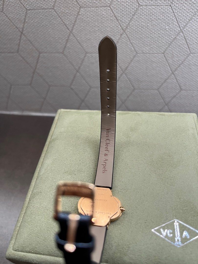 VCA Alhambra Mother of Pearl Watch, Luxury, Watches on Carousell