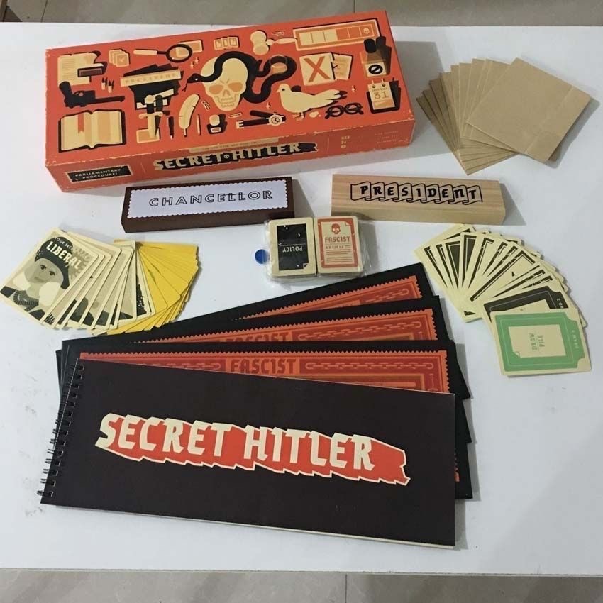 包郵全新 揭秘希特勒 Secret Hitler 推理桌遊, 興趣及遊戲, 玩具 & 遊戲類 - Carousell