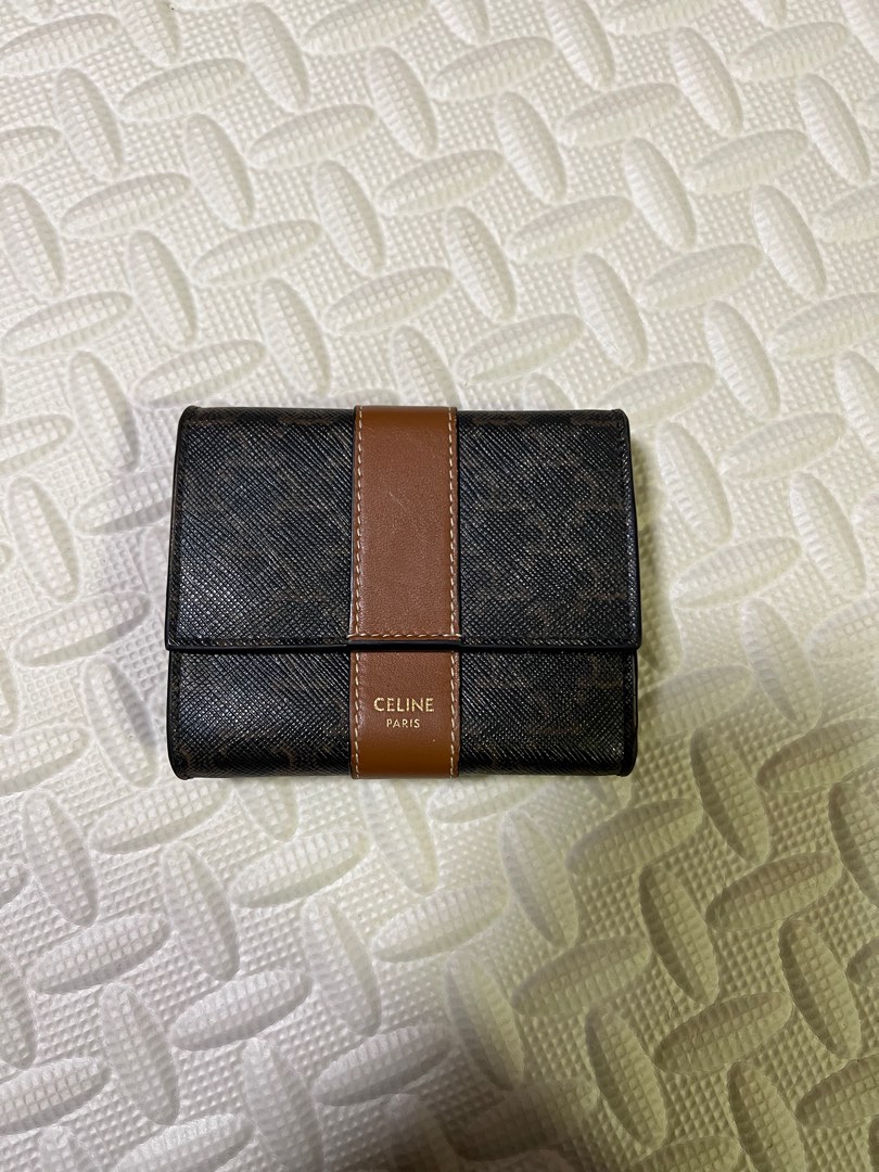 Celine SMALL TRIFOLD WALLET IN TRIOMPHE CANVAS AND LAMBSKIN, 名牌, 手袋及銀包 ...
