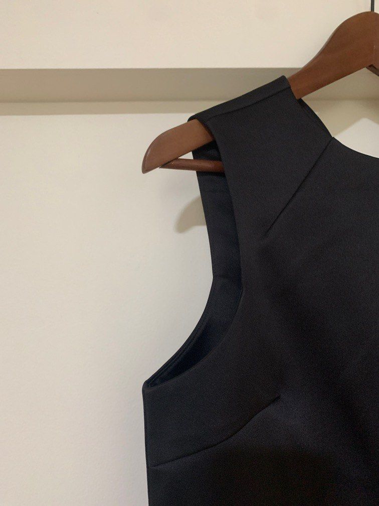 COLLATE THE LABEL, Women's Fashion, Tops, Sleeveless on Carousell