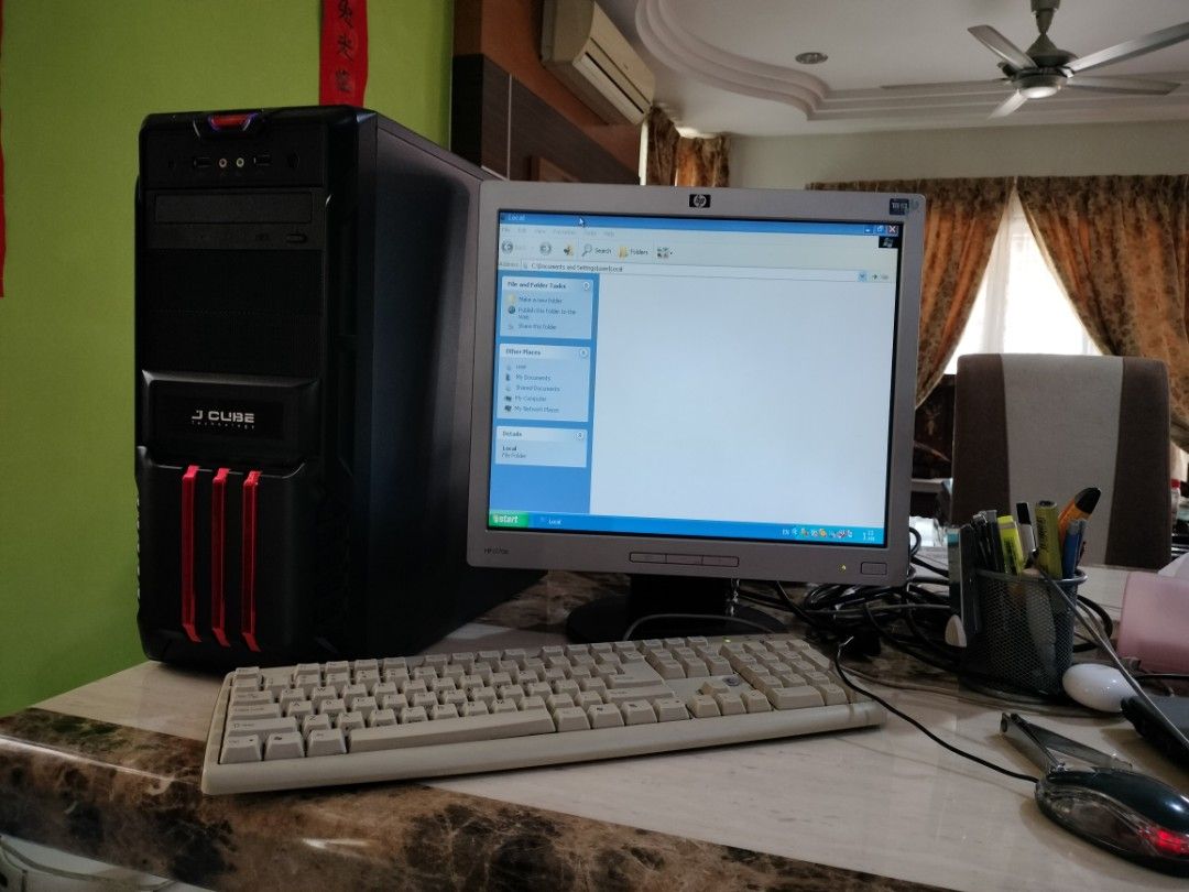 Desktop computer with monitor and keyboard, Computers & Tech, Desktops ...