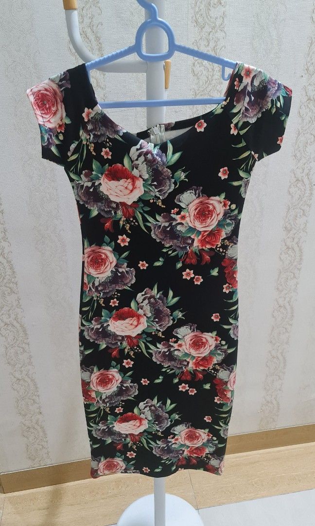 dress bunga sabrina, Fesyen Wanita, Pakaian Wanita, Gaun & Rok di Carousell