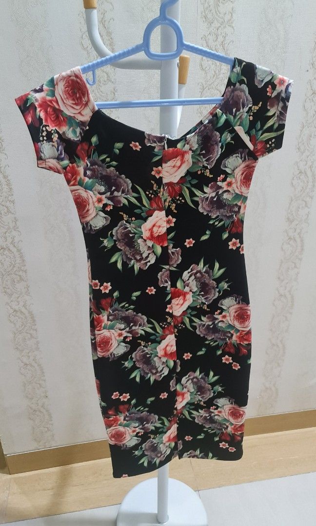 dress bunga sabrina, Fesyen Wanita, Pakaian Wanita, Gaun & Rok di Carousell