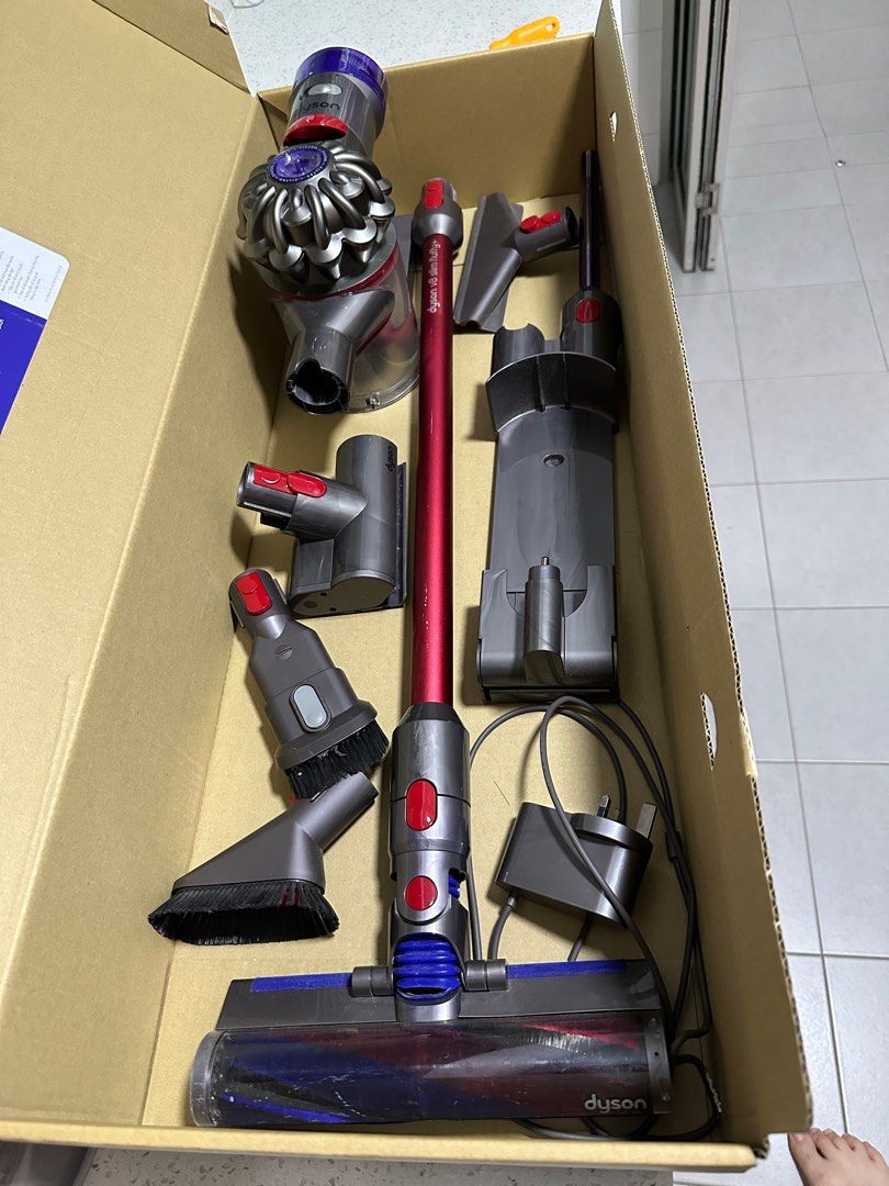 Dyson v8 Slim Fluffy, TV & Home Appliances, Vacuum Cleaner ...