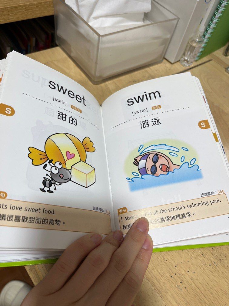 小一面試工具書-hello Abc dictionary, 興趣及遊戲, 書本 & 文具, 小朋友書 - Carousell