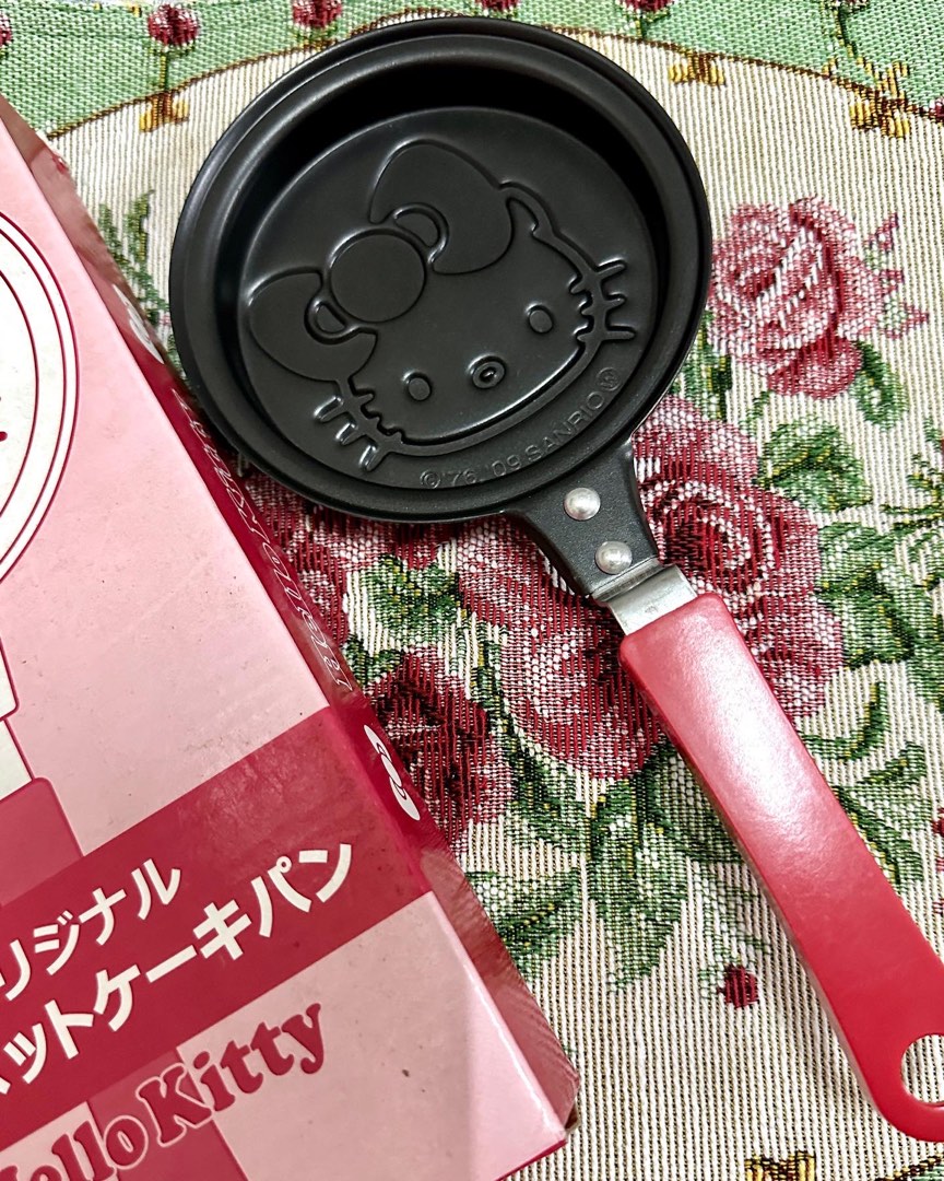 Hello kitty pan, Hobbies & Toys, Collectibles & Memorabilia, Vintage ...