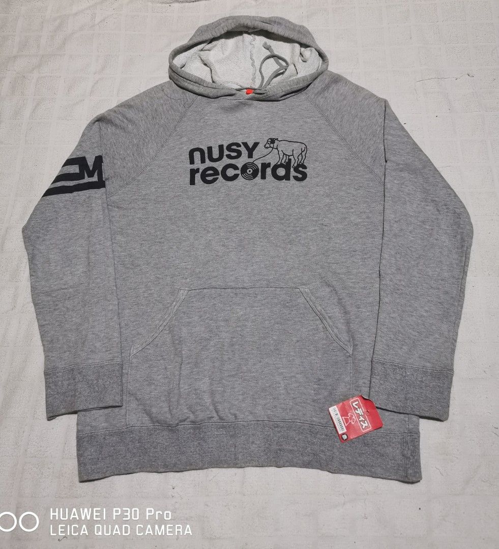 Hoodie Nusy record, Fesyen Pria, Pakaian , Atasan di Carousell
