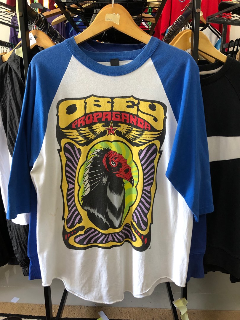Kaos vintage obey propaganda, Fesyen Pria, Pakaian , Atasan di Carousell