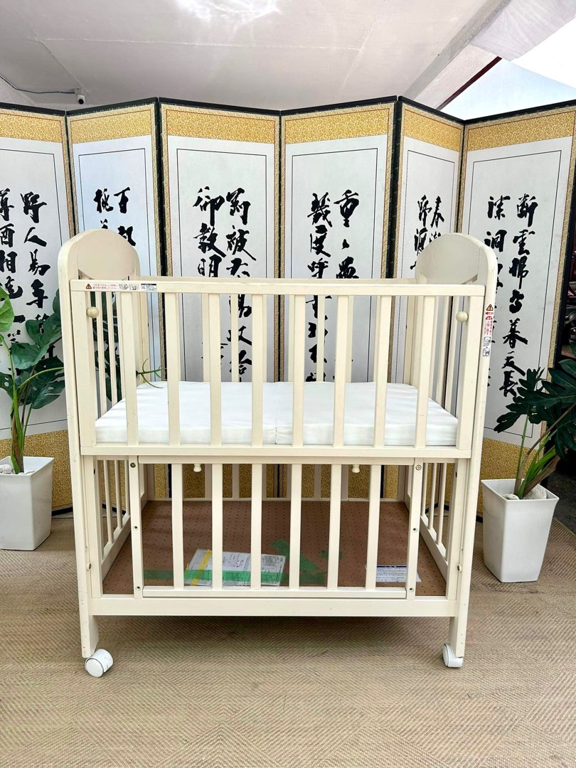 KATOJI MINI STANDING BED / BEDSIDE CRIB / COSLEEPER on Carousell