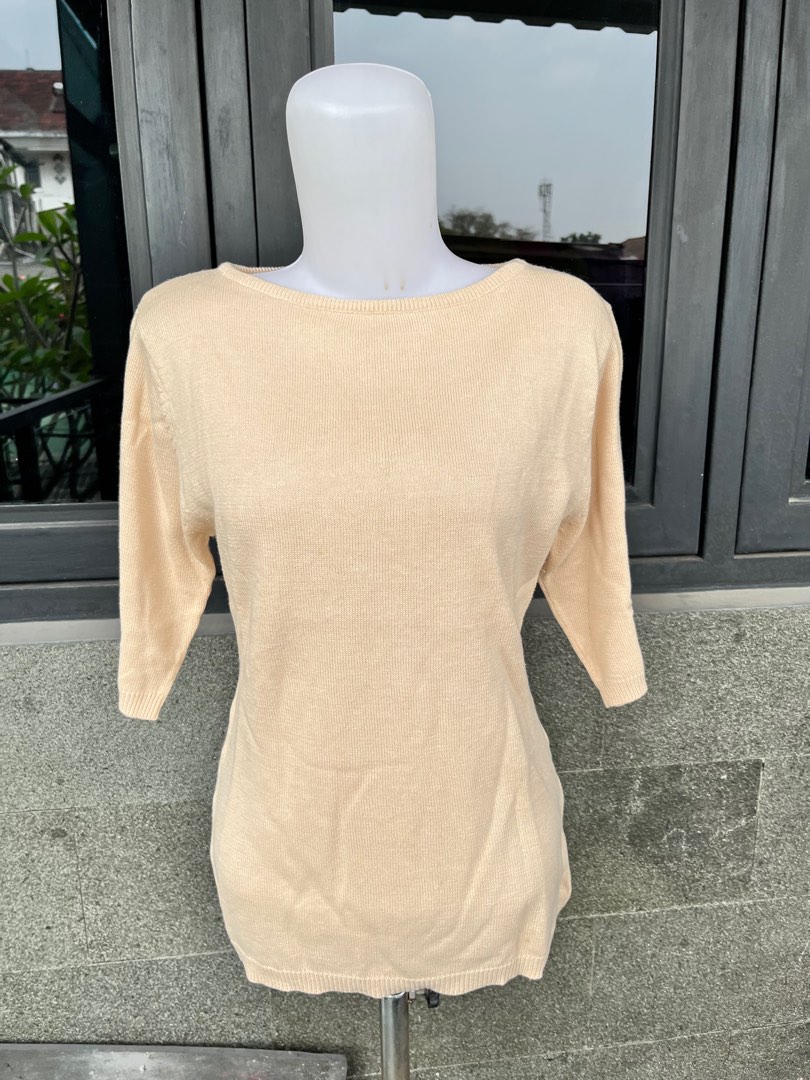 Kitanis Cream Top, Fesyen Wanita, Pakaian Wanita, Atasan di Carousell