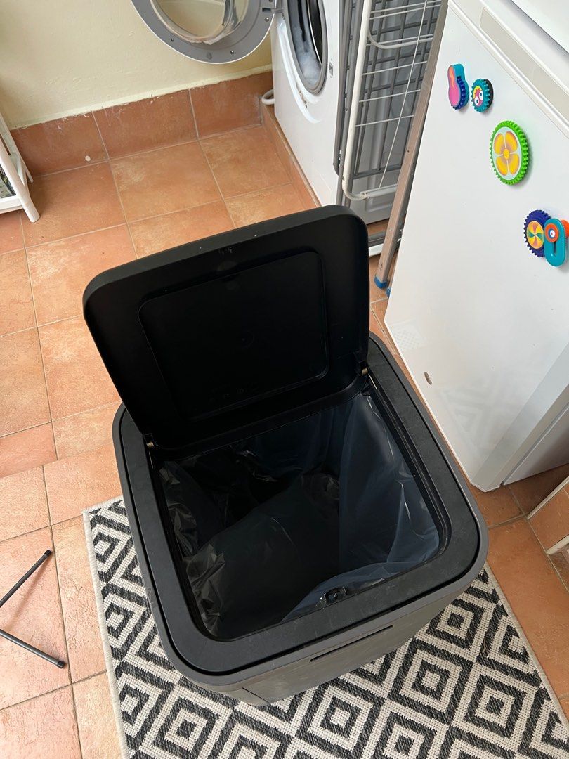Large bin in good condition. Everything works & its clean, Furniture ...