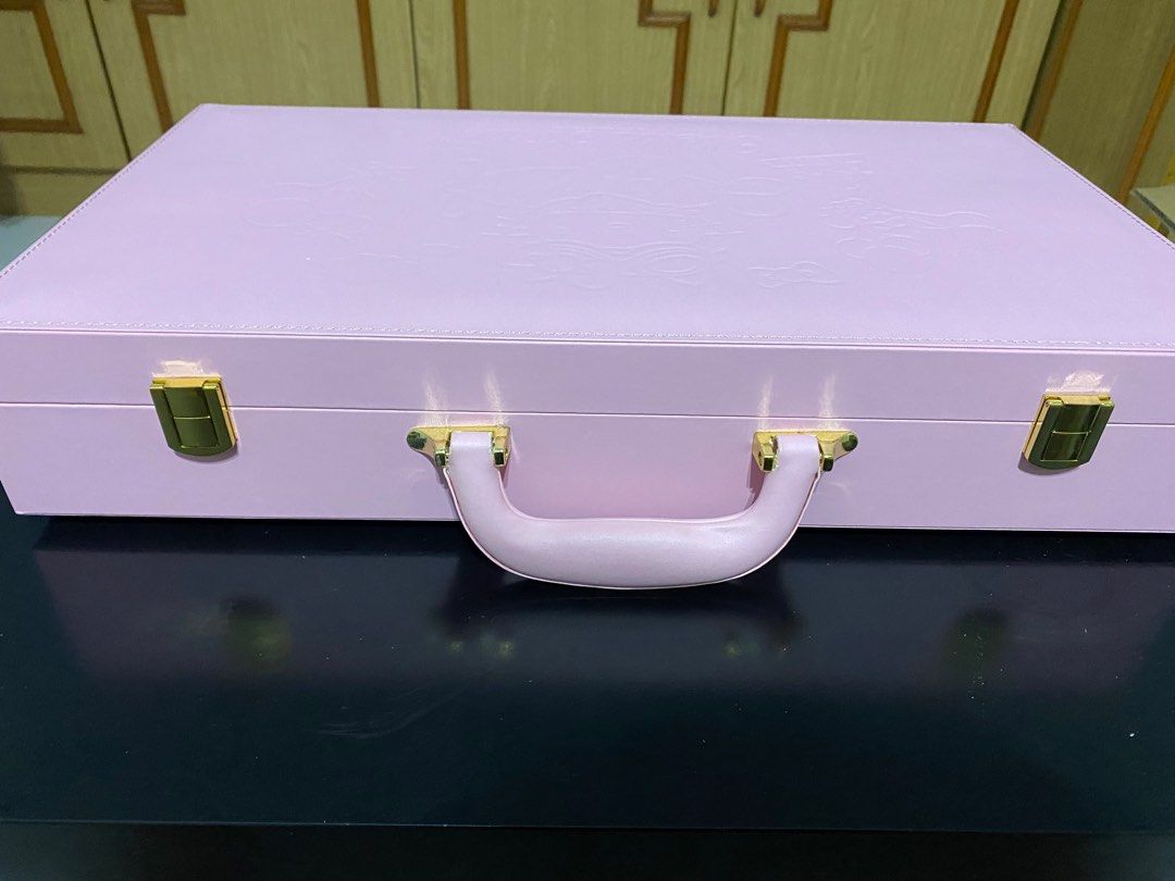 Limited edition Hello Kitty Taiwan Mahjong set, Hobbies & Toys, Toys ...