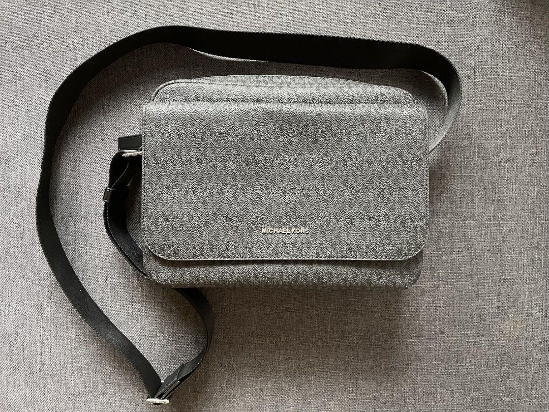 Michael Kors Cooper Camera Bag, Luxury, Bags & Wallets on Carousell
