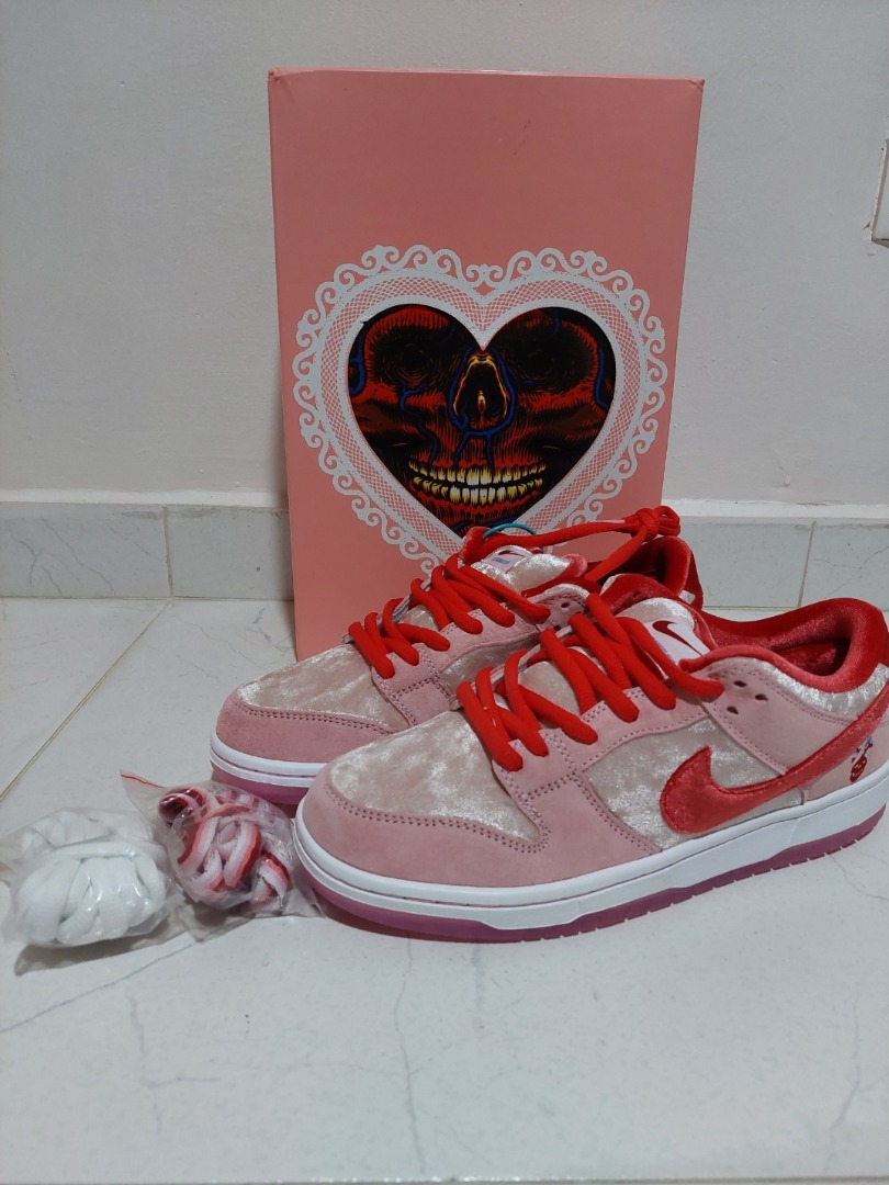 Nike SB Strange Love Dunks, Men's Fashion, Footwear, Sneakers on Carousell