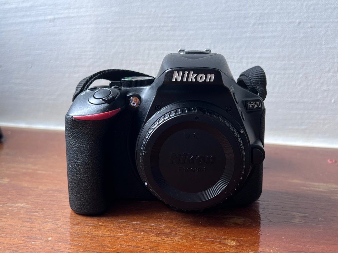 Nikon D5600 set, Photography, Cameras on Carousell