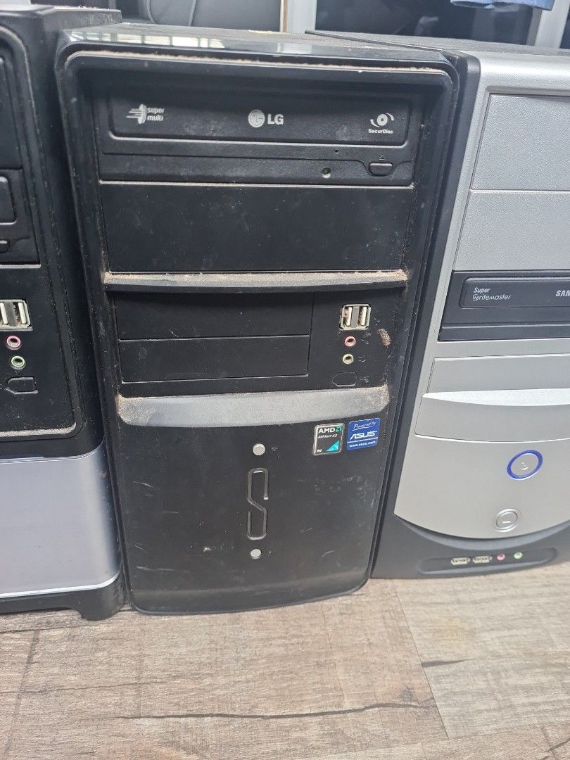 Old computers selling at $20., Computers & Tech, Desktops on Carousell